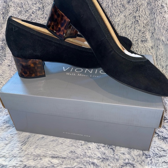 Vionic | Shoes | Vionic Natalie Black Suede Heels With Tortoise Accents ...